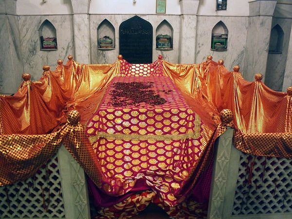 Sufi shrines in the wraps of Delhi
