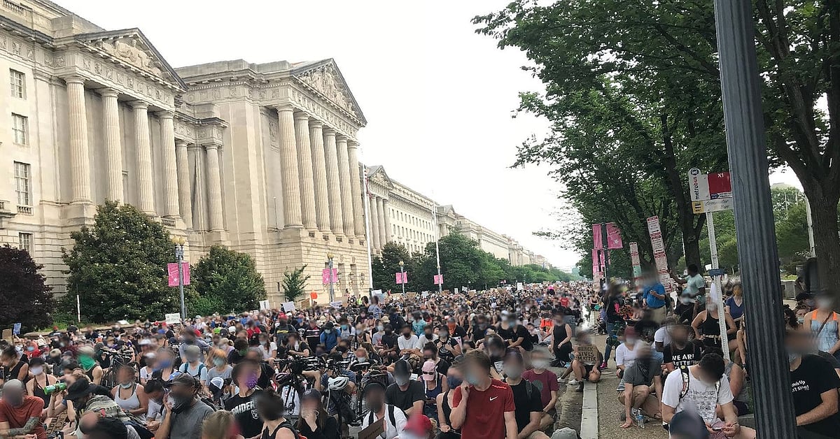 Thousands of protesters march to Washington DC