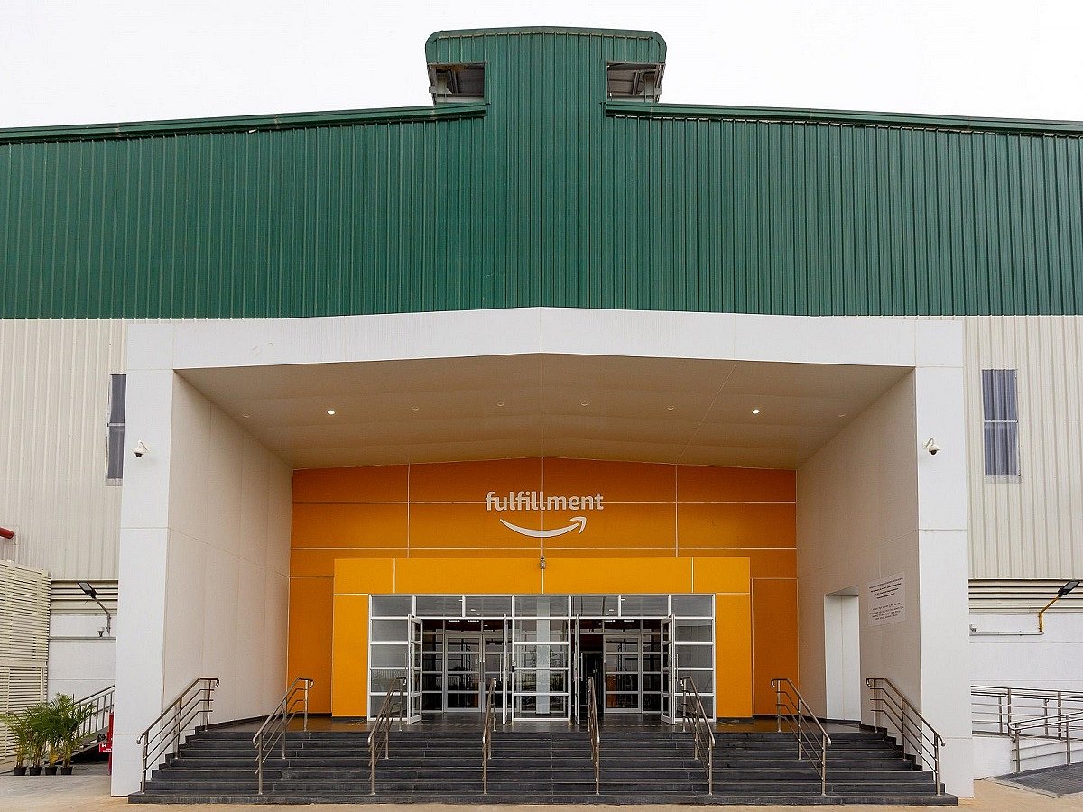 Amazon rolls out shopping site in Saudi Arabia