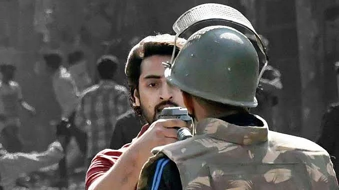 Delhi riots: Shahrukh Pathan, the man who pointed a gun at cop claims ...