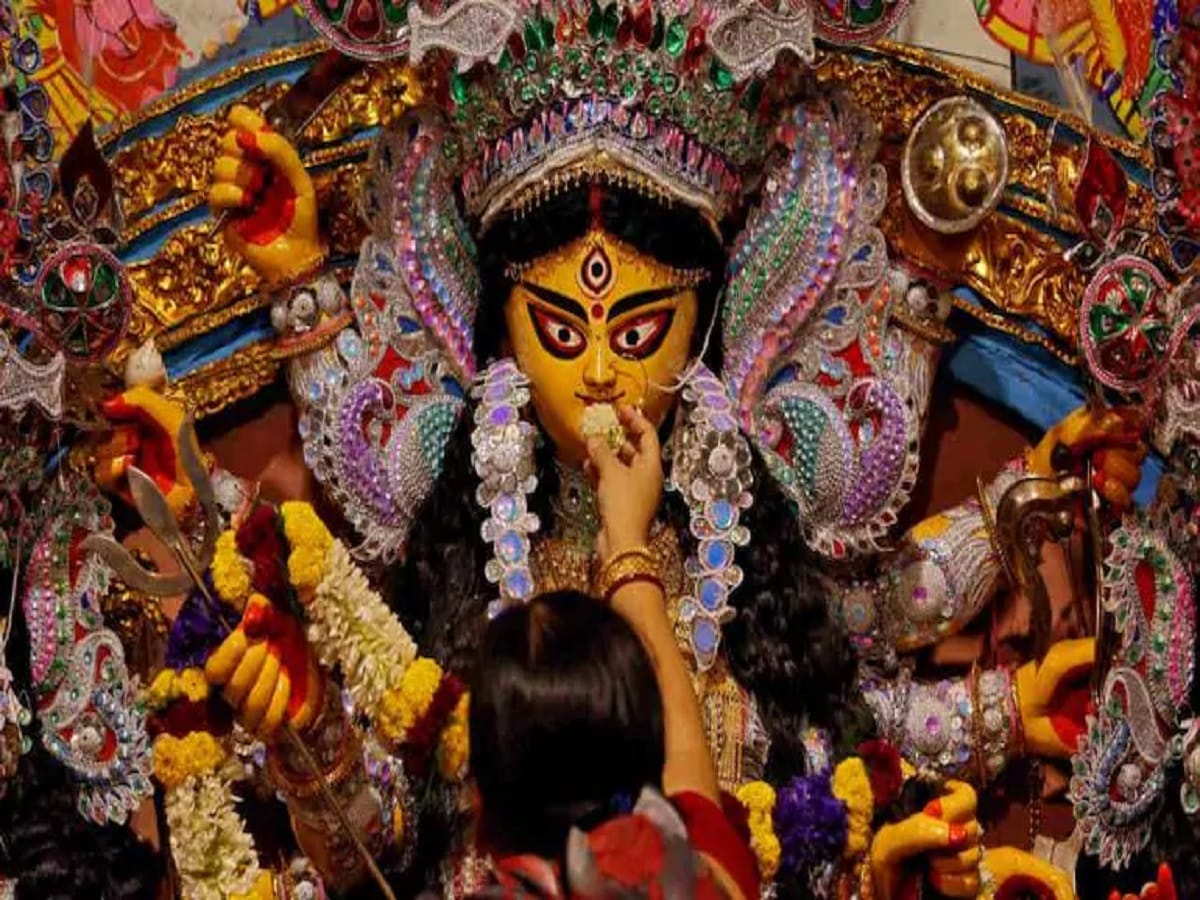 Why is Bengal’s Durga so different & Why she is the ‘daughter ...