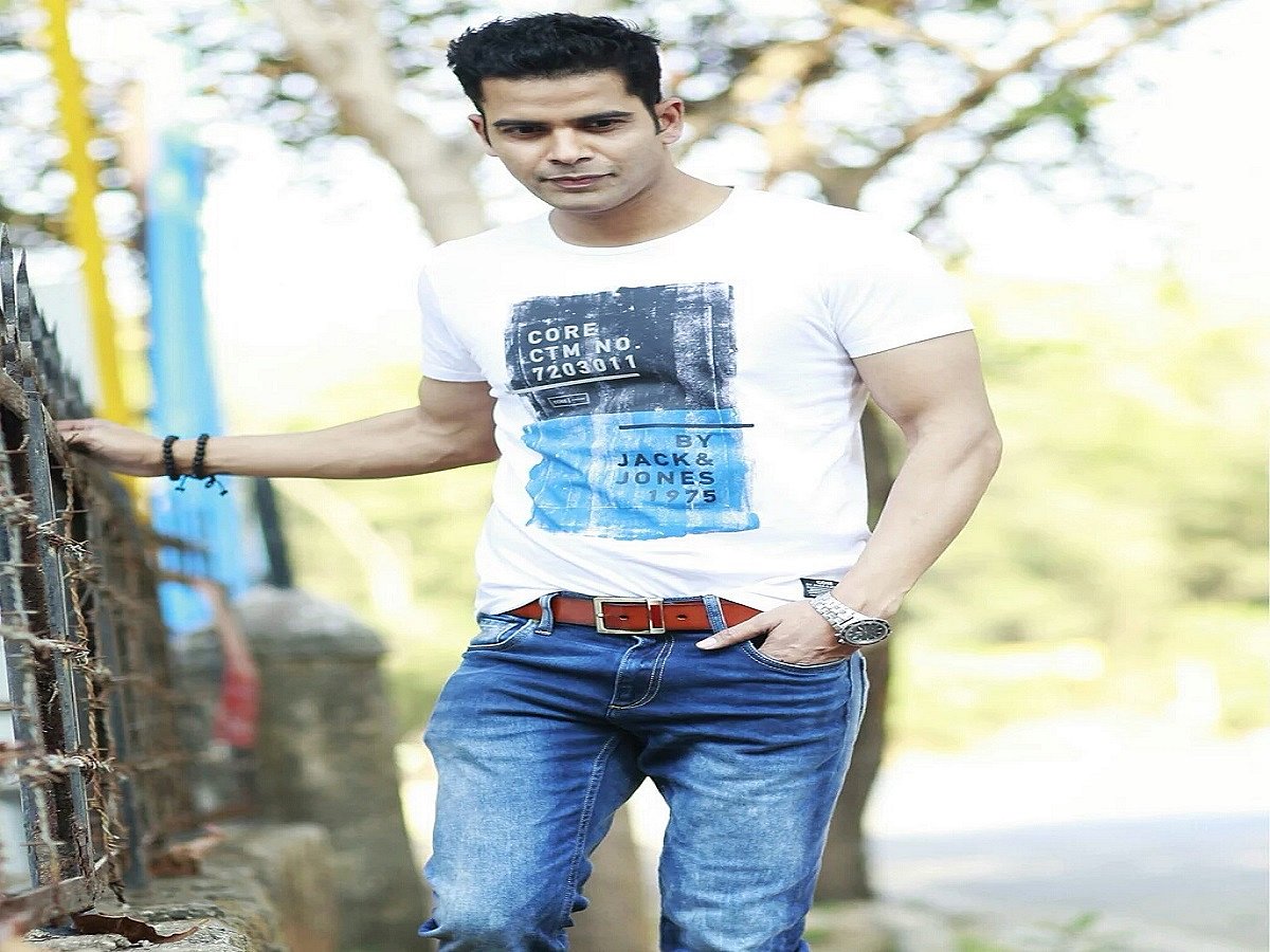 You can learn so much from Sanjay Mishra even when he is not performing ...