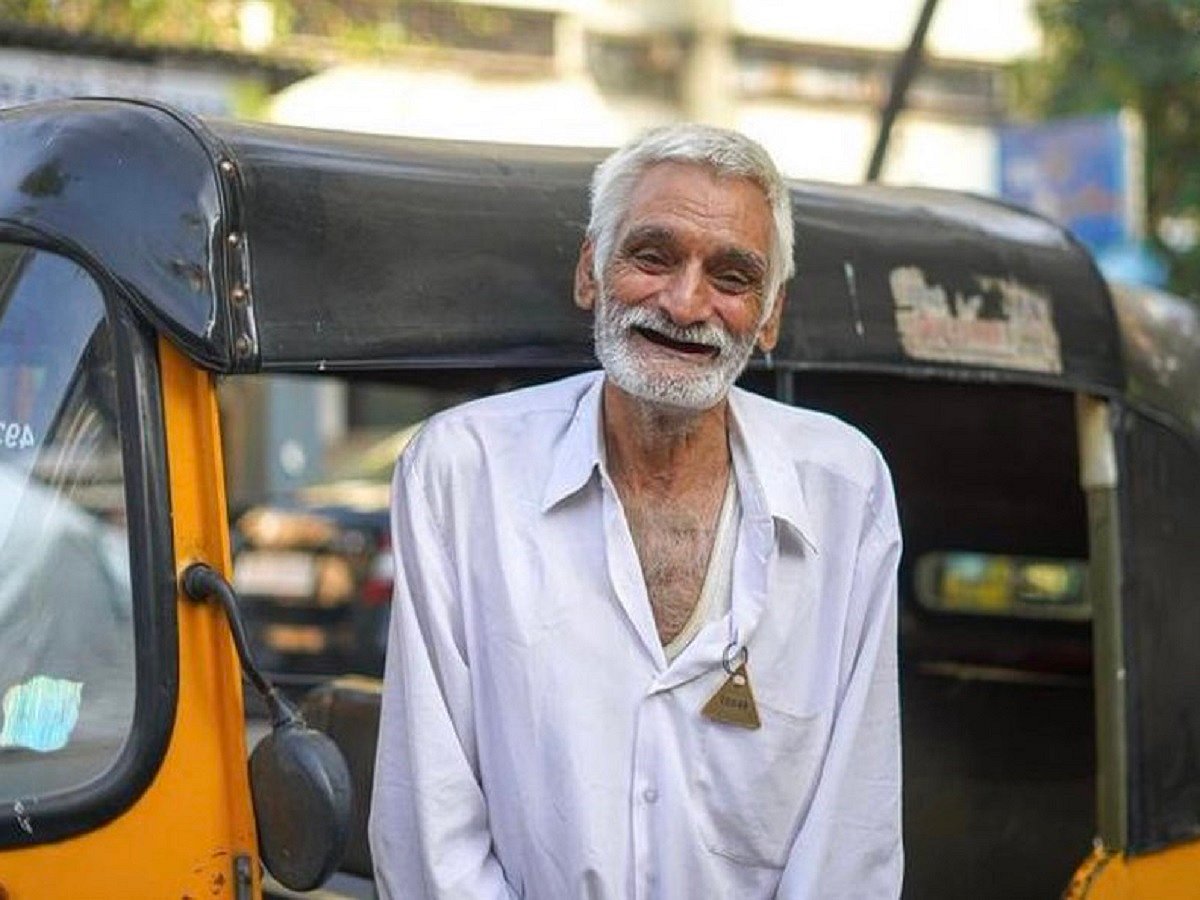 Moving! Auto rickshaw driver sells his house to make grandchild realise ...