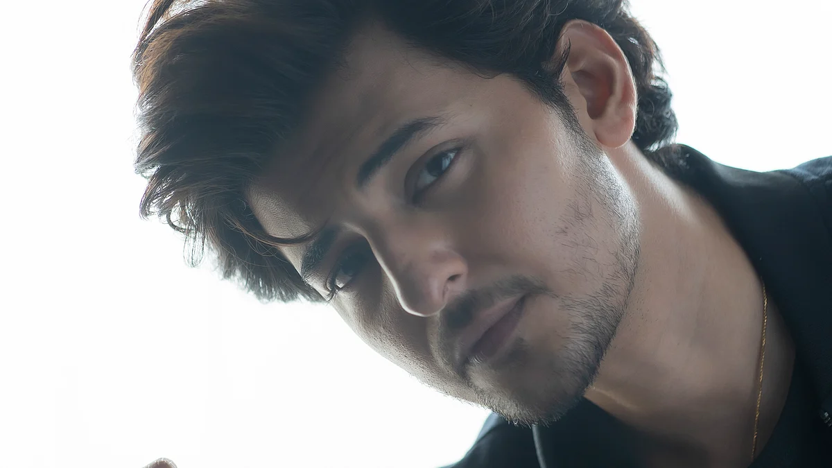 Darshan Raval dedicates his new song to his ‘Blue family’