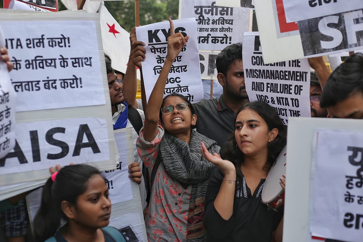 SFI protests against the NET paper leak at the UGC headquarters
