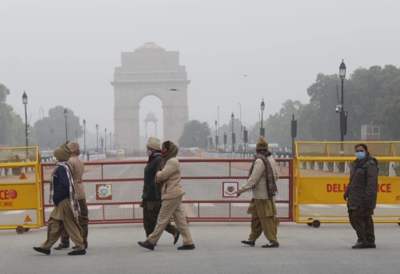 Delhi records coldest morning with minimum temp at 9.6 deg Celsius