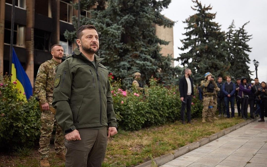 रूस को लगातार चुनौती दे रहे यूक्रेन के राष्ट्रपति जेलेंस्की हुए घायल ...