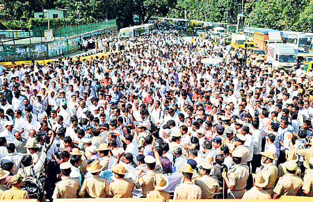 ವಿವಿಧ ಬೇಡಿಕೆಗಳ ಈಡೇರಿಕೆಗೆ ಆಗ್ರಹಿಸಿ ಪಿಡಿಒಗಳ ಅಸಹಕಾರ ಚಳವಳಿ ಆರಂಭ