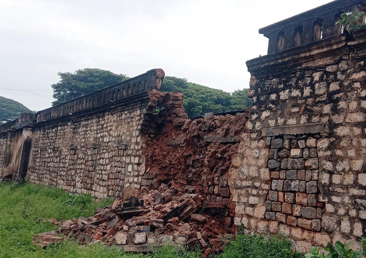ಶ್ರೀರಂಗಪಟ್ಟಣ; ಸೆಂದಿಲ್‌ ಕೋಟೆ ಕುಸಿತ