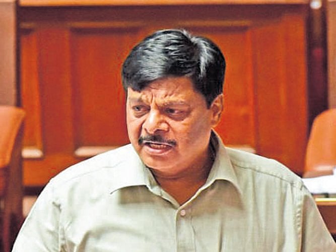 ಪಕ್ಷದ ಚಿಹ್ನೆಯಡಿ ಸಿದ್ದರಾಮಯ್ಯ ಜನ್ಮ ದಿನ ಆಚರಿಸುತ್ತಿಲ್ಲ: ಎಚ್.ಸಿ. ಮಹದೇವಪ್ಪ