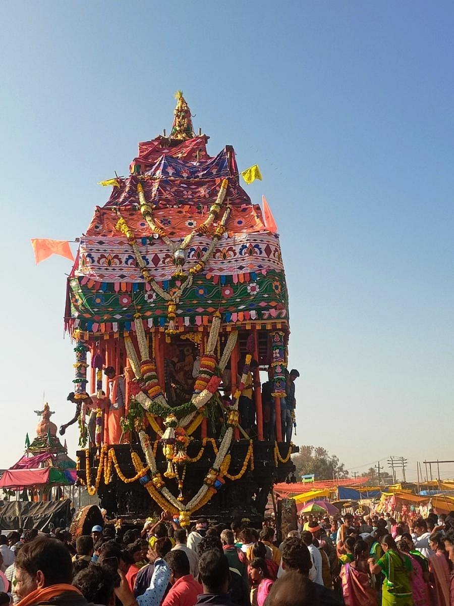 ಅಜ್ಜಂಪುರ: ಸಡಗರದ ದುರ್ಗಾಂಬಾದೇವಿ ರಥೋತ್ಸವ