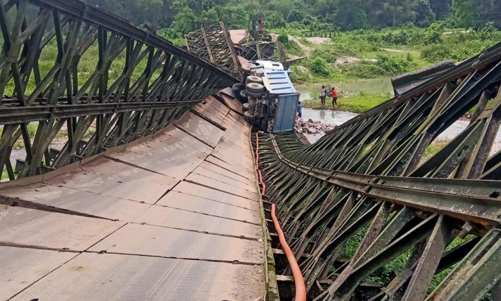 2022 Riverbed Mining: 5 Bridges Collapsed, 22 Threatened – SANDRP