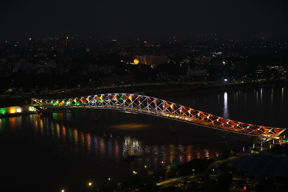 PM Modi Inaugurates Atal Bridge on Sabarmati River PM Modi Inaugurates Atal Bridge on Sabarmati River