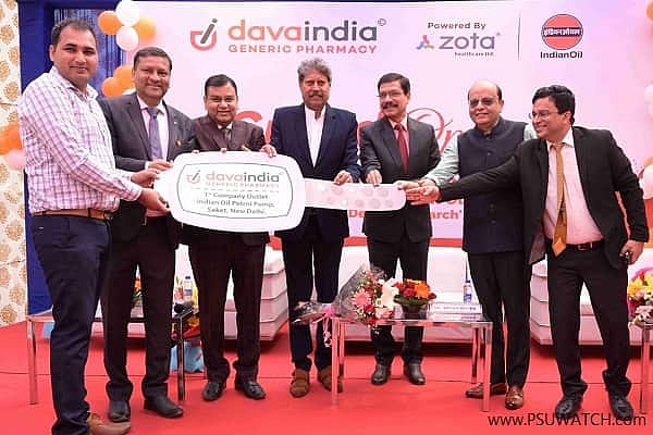 Kapil Dev inaugurates DavaIndia’s 1st company outlet at Indian Oil ...