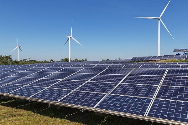 AGEL arm commissions 390 MW wind-solar hybrid power plant in Jaisalmer