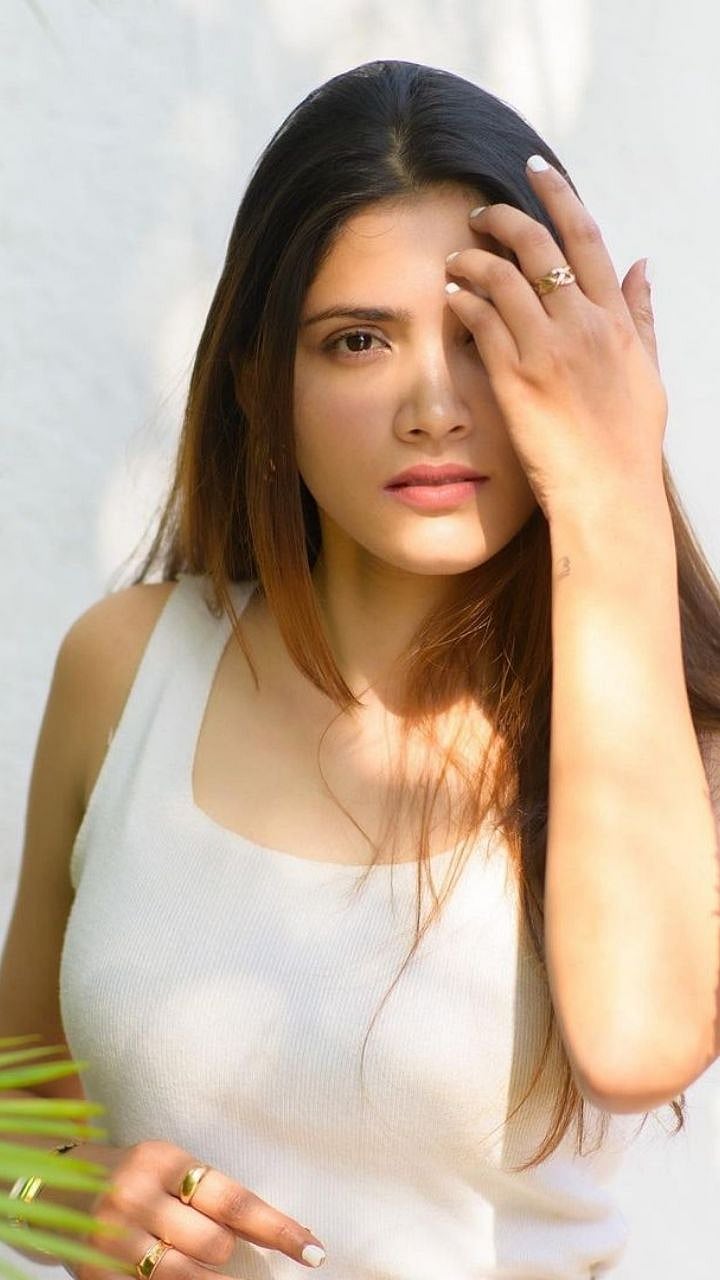 Actress Sayali Patil Photo | 'झुंड'मधील भावना भाभी उर्फ सायली पाटीलचा किलर लुक व्हायरल