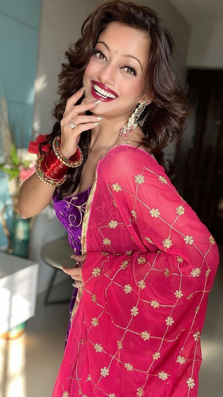 Mansi Naik|कही पै पोहचने के लिए...मानसीच्या फोटोंवर नाही तर कॅप्शनवर ...