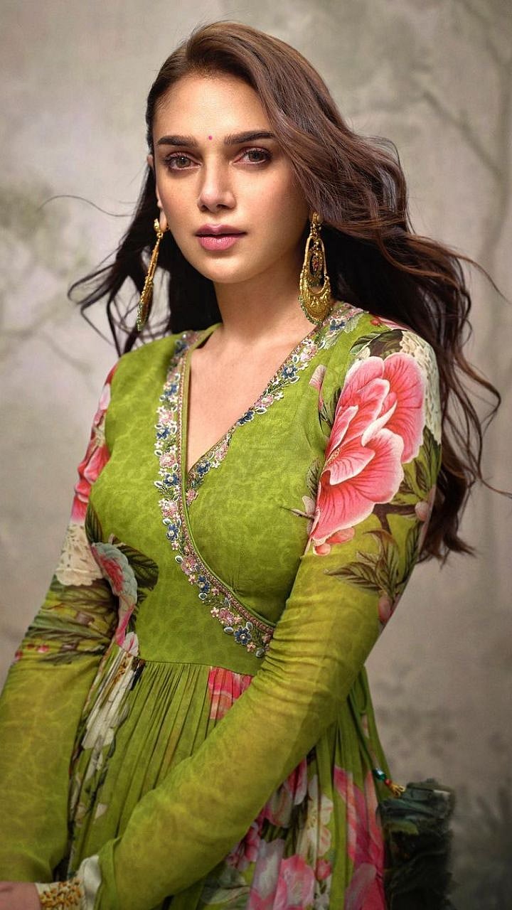 Aditi Rao Hydari: हिरव्या अनारकलीमध्ये अदितीचा कडक लूक! फोटोंची ...