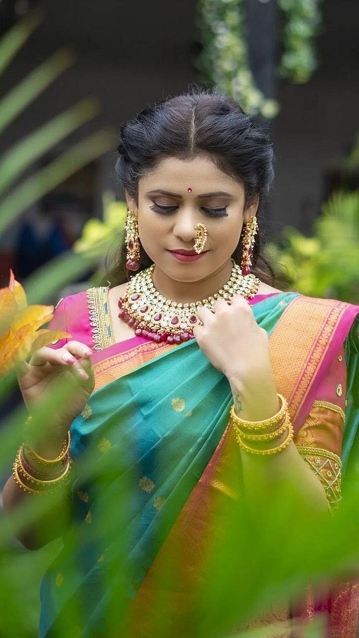 Ashvini Mahangade| केसात गजरा अन् नथीचा नखरा .... सौंदर्यावर खिळल्या ...