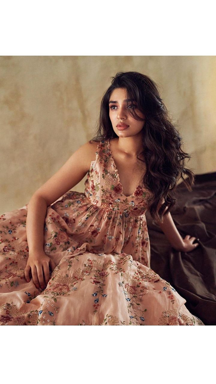 Kirthi Shetty : तुझ्या डोळ्यांची कमान, तितं ववाळीन प्राण... | South Actress Kirthi Shetty Shared ...