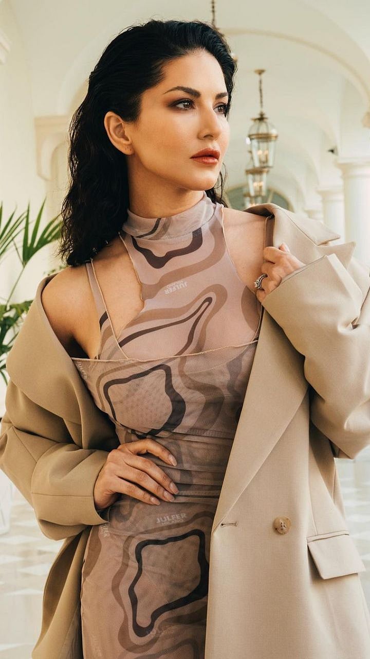 Sunny Leone: नको गं सनी; अशी रोखून पाहू मला... |sunny leone latest ...