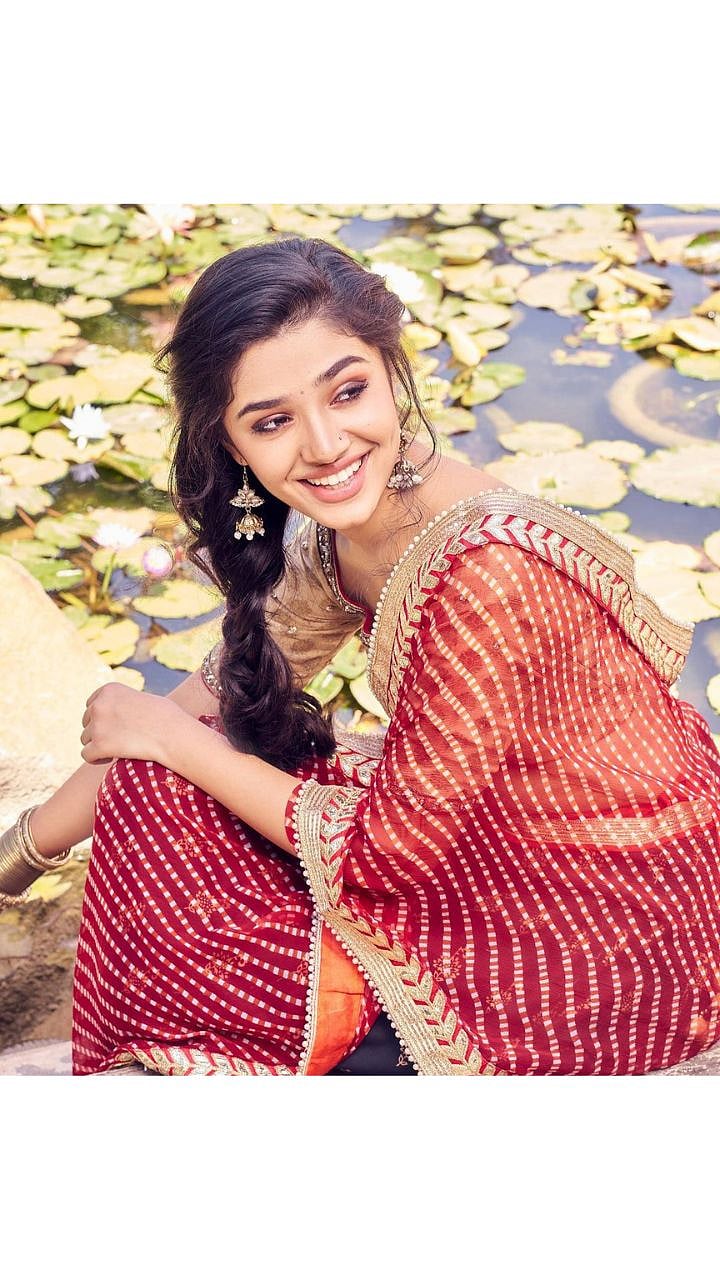 Kirthi Shetty : हाई झुमक्यावाली पोरं... | South Indian Actress kirthi ...