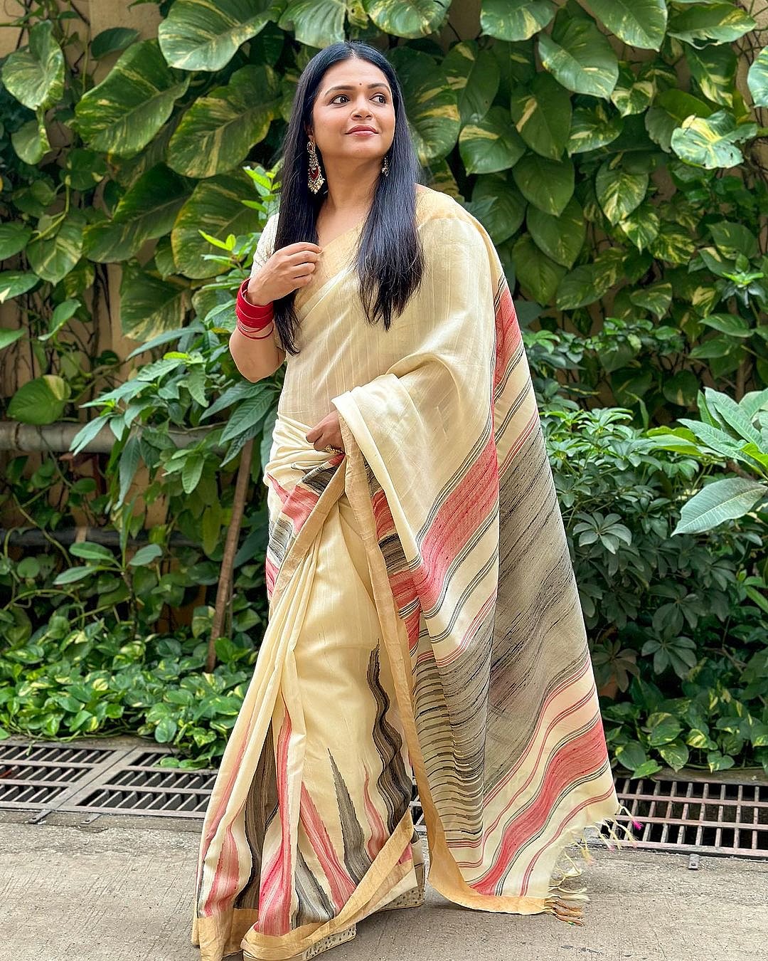 Deepa Parab: तुझं असं सौंदर्य पाहून सारं रान झालं हिरवं | Bai pan bhari ...