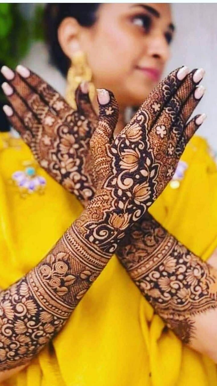 Mehandi Design: रक्षाबंधनला हातावर मेहंदी हवीच, या डिझाइन एकदा पाहाच