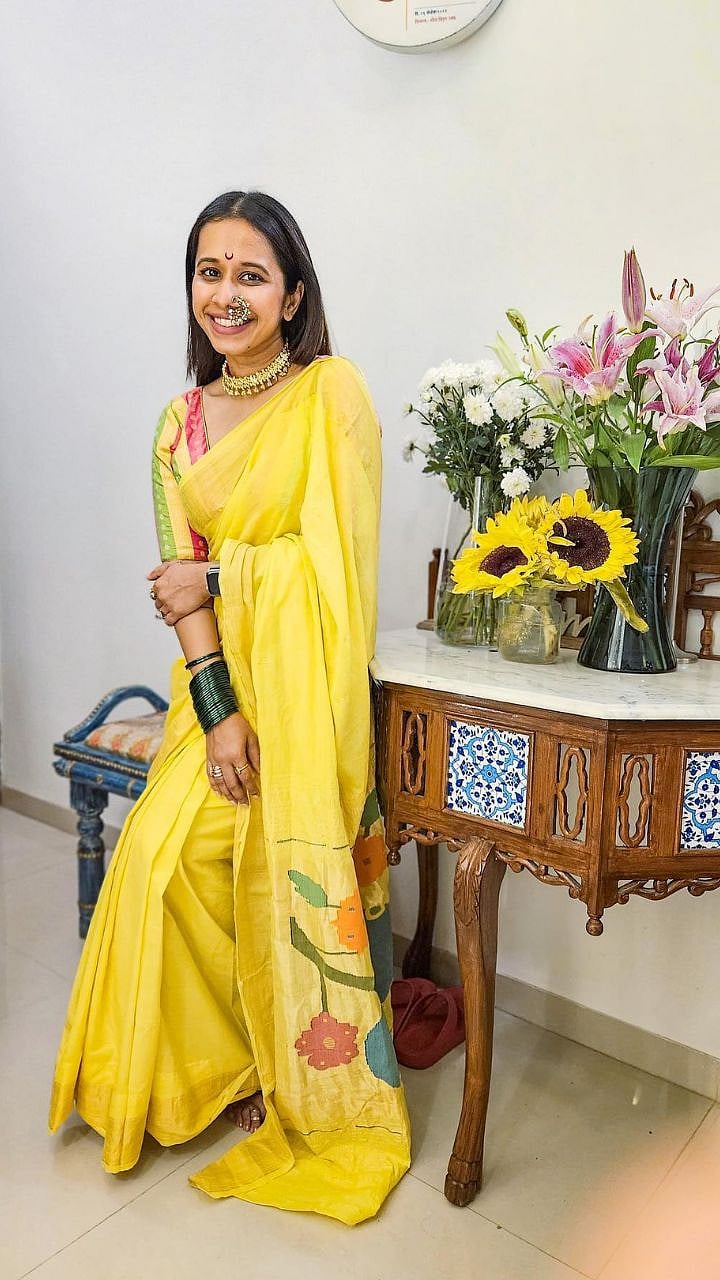 Shreya Bugade: सूर्यफूलाजवळ पिवळं झेंडूच फुल | shreya bugde latest ...