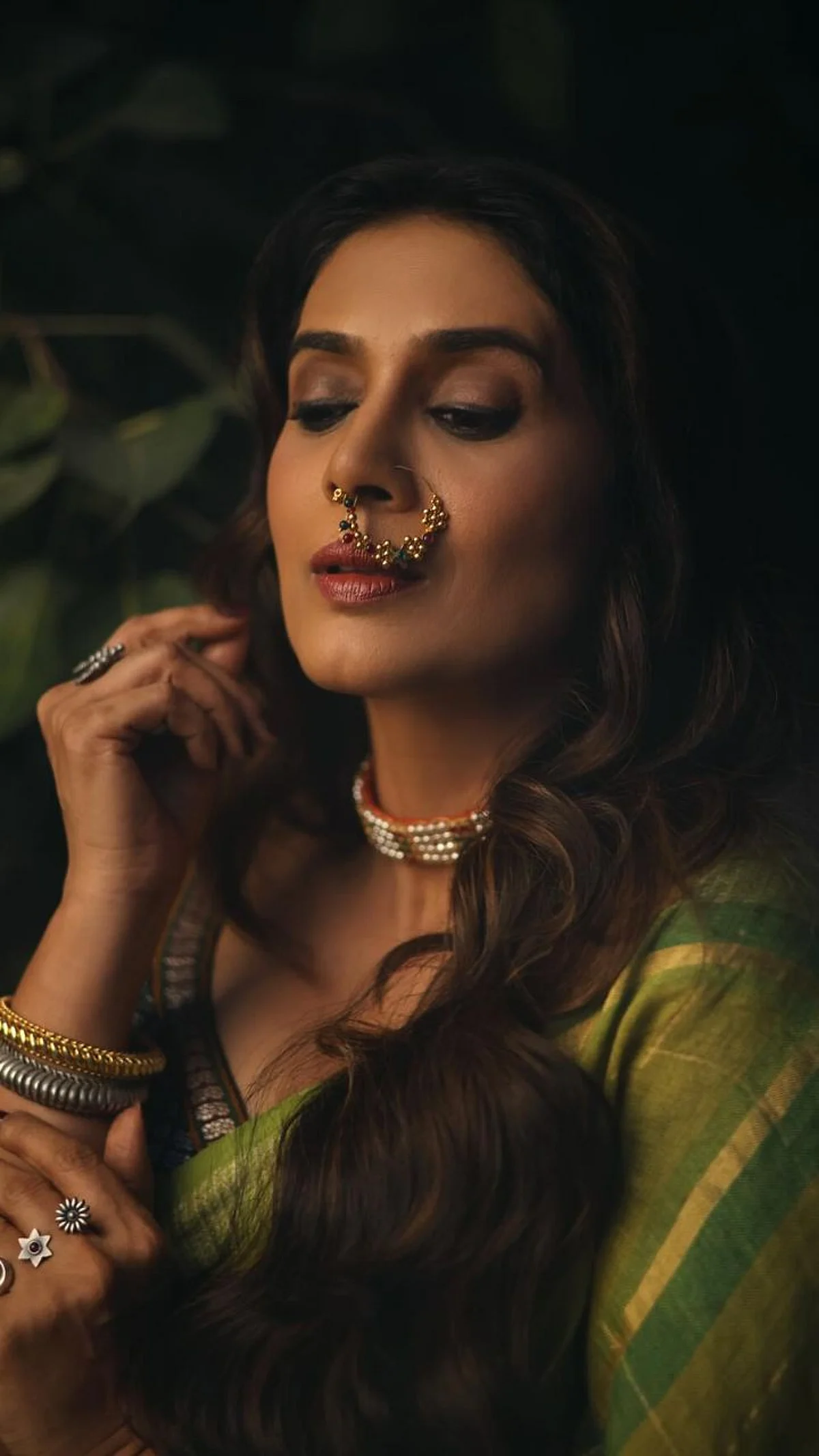 Sonali Kulkarni सोनालीच्या नथीचा नखरा