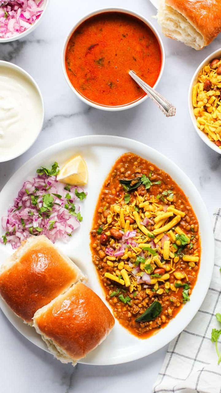 Famous Misal Pav In Navi Mumbai : नवी मुंबईतील या ठिकाणी मिळते झणझणीत ...
