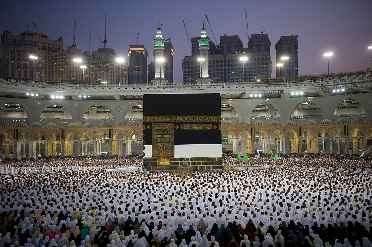 من الطوافة إلى الذكاء الاصطناعي.."92 عاماً من خدمات الحج والعمرة الفائقة"