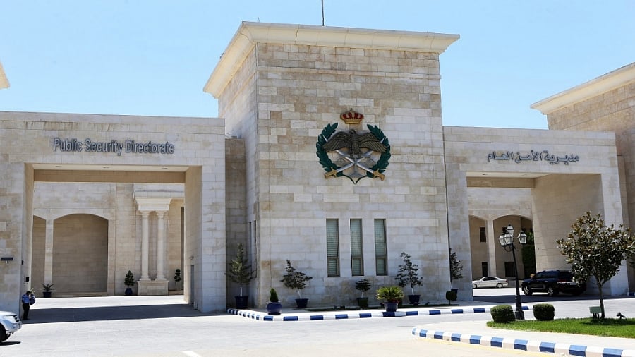 الأردن.. فيديو لفتاة حُرقت مركبتها وتعرضت للتهديد والأمن يتحرك فورًا