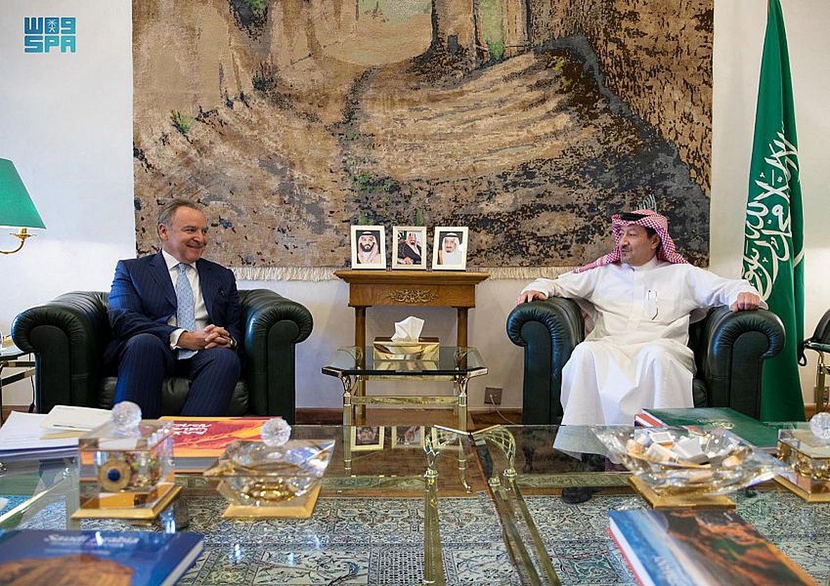 نائب وزير الخارجية يستعرض مع السفير اليوناني سبل تعزيز العلاقات الثنائية