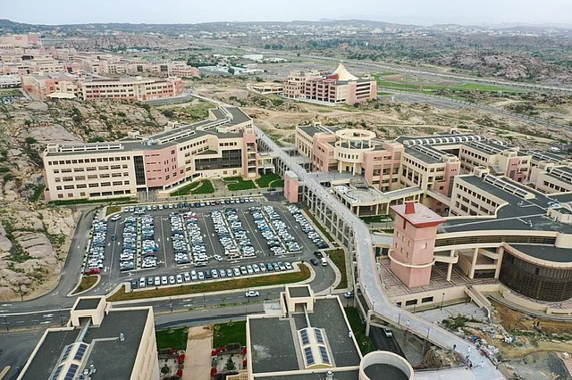 وظائف صحية وإدارية شاغرة بالمدينة الطبية بجامعة الملك خالد