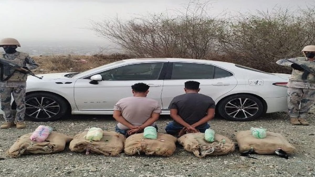 جازان حرس الحدود يطيح بشخصين حاولا تهريب القات المخدر