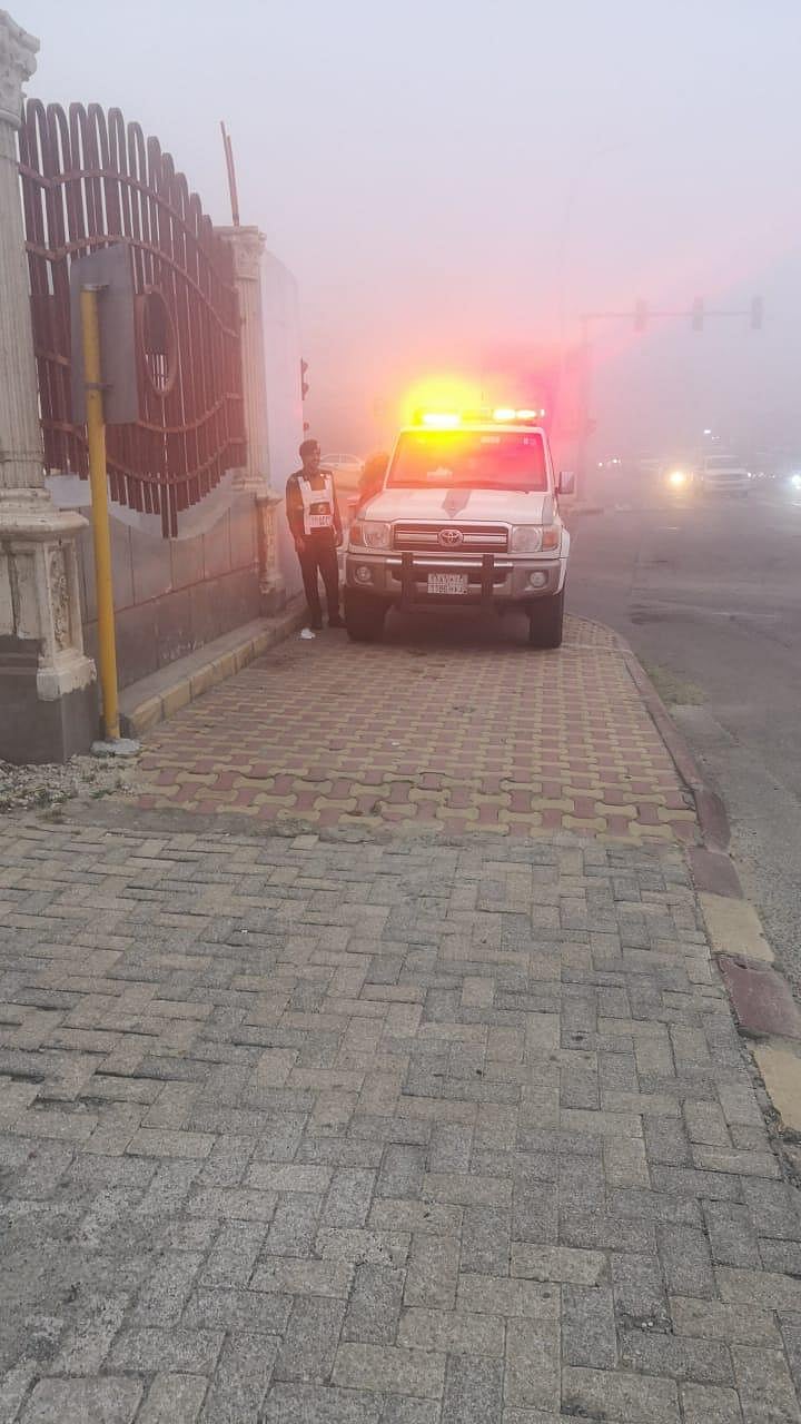 مرور الباحة يدعو مرتادي الطرق لأخذ الحيطة والحذر بسبب الضباب