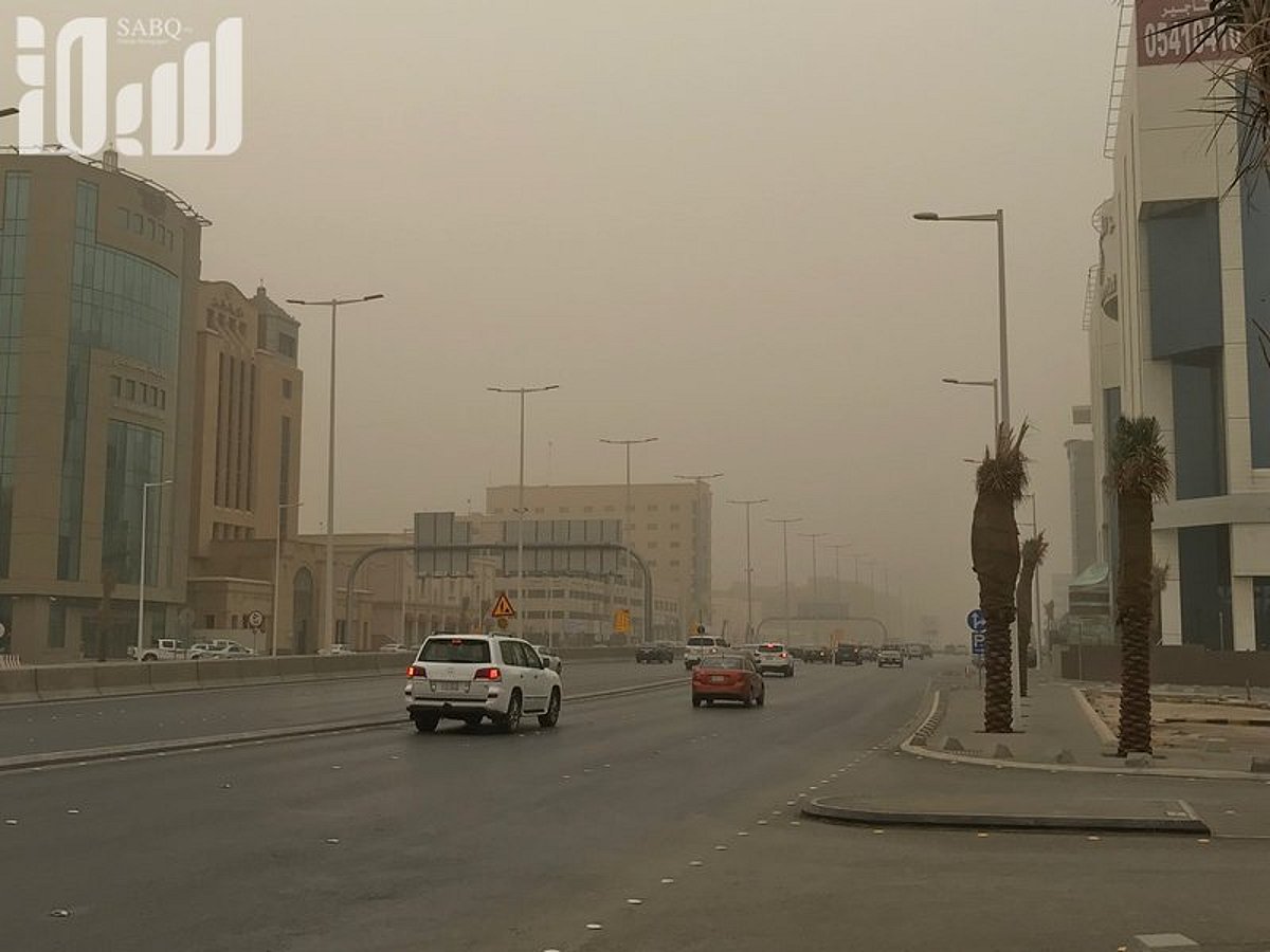 الأرصاد رياح مثيرة للأتربة والغبار تحد من مدى الرؤية الأفقية على