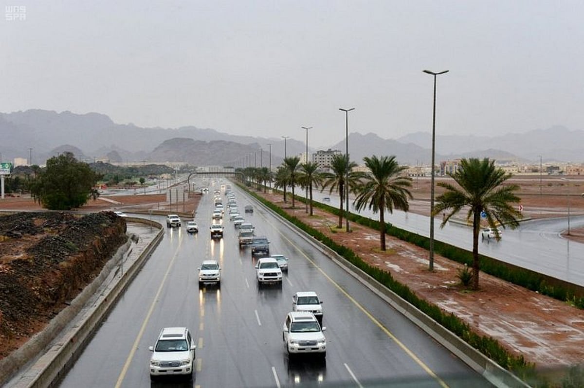 الوطني للأرصاد سحب رعدية ونشاط في الرياح السطحية على حائل