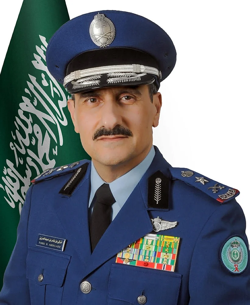 قائد القوات الجوية يخرِّج دورة عمليات الدفاع الجوي المشترك