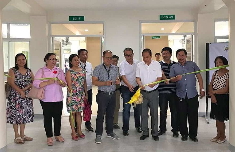 Iloilo Governor Arthur Defensor Sr. renews call for hospital personnel ...