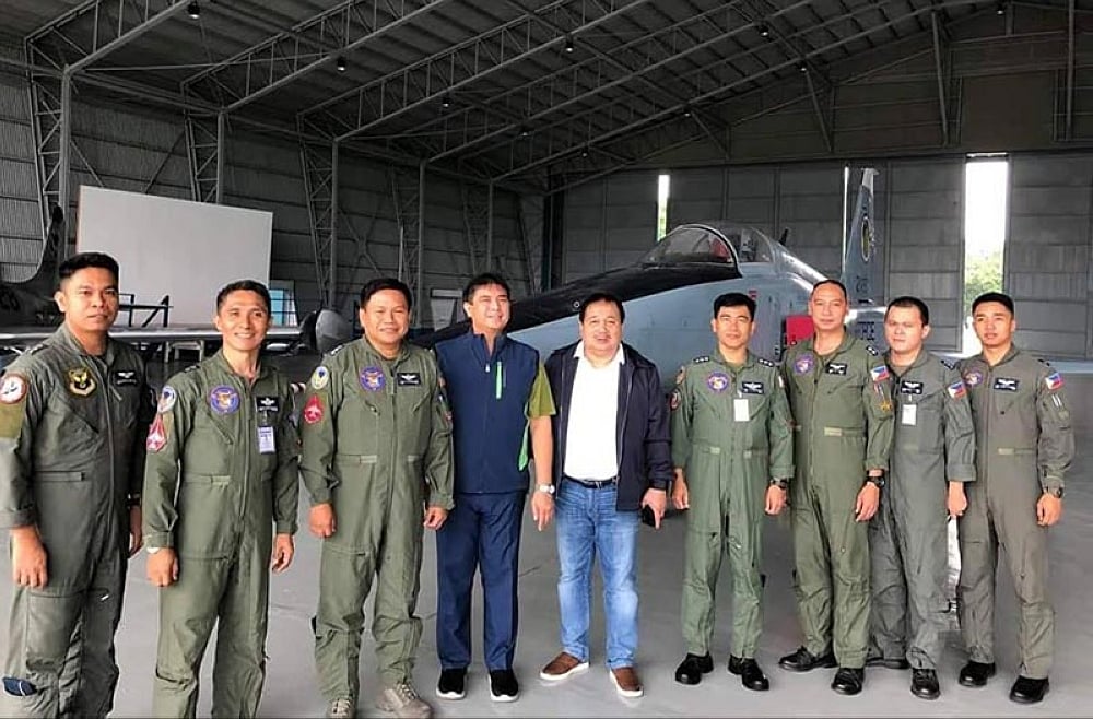 Manalansan, Arroyo visit Fighter Town