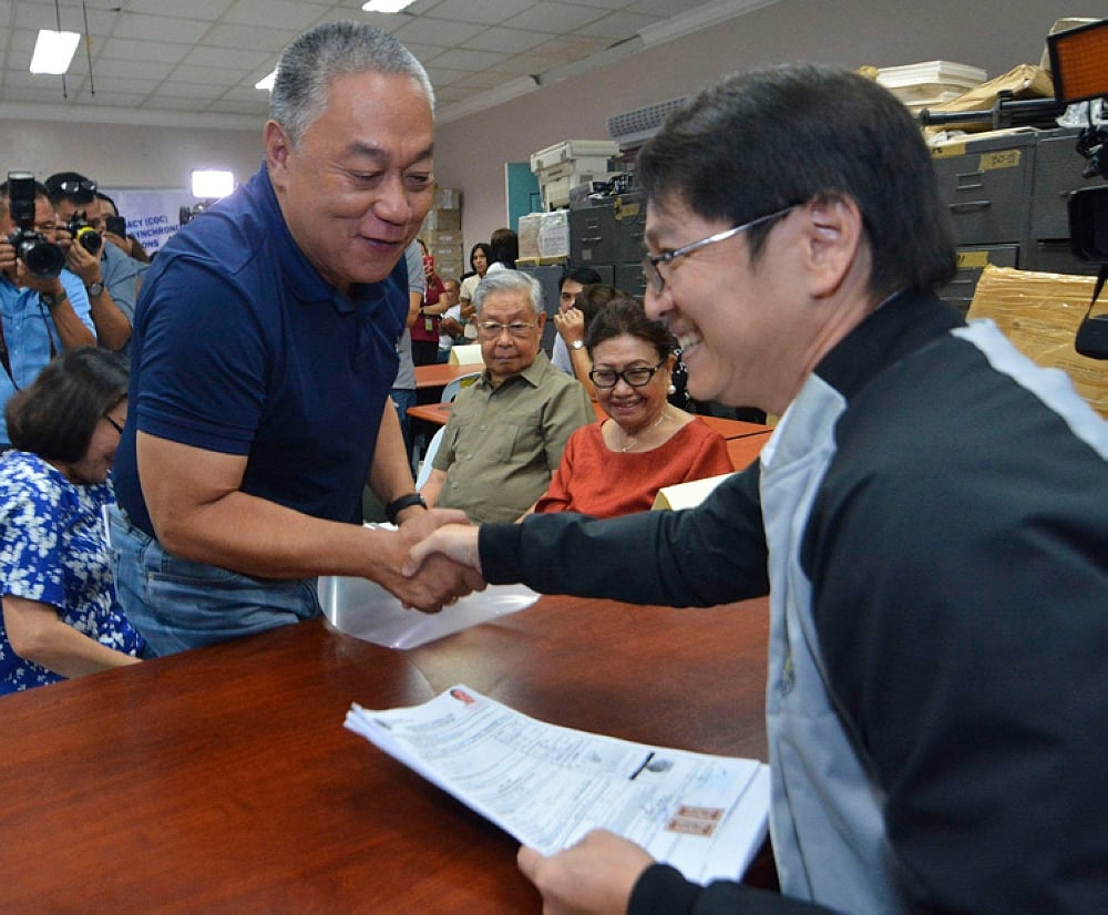 Hilario Davide III files certificate of candidacy for Cebu vice governor