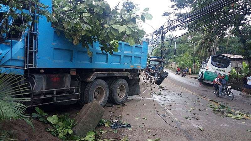 12 injured in Naga road accident