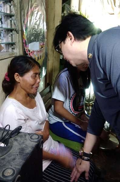 President Rodrigo Duterte gives P20,000 to family of murdered teenager ...