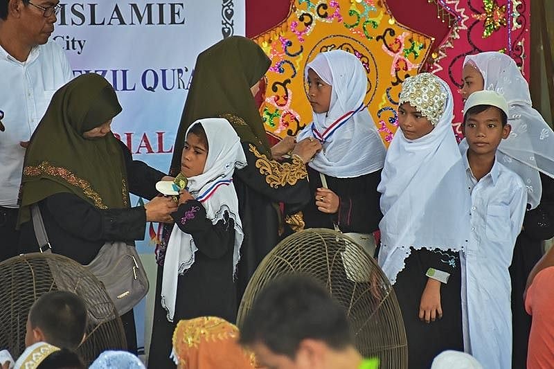 Mga batang Muslim mipaso