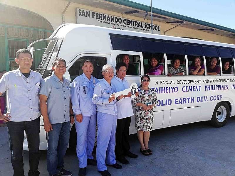 Bus gidonar sa DepEd San Fernando