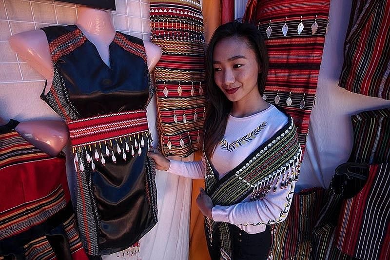 Fashion in traditional weaves