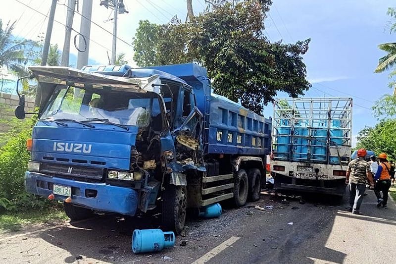 2 nag-ayo og sakyanan naligsan, patay