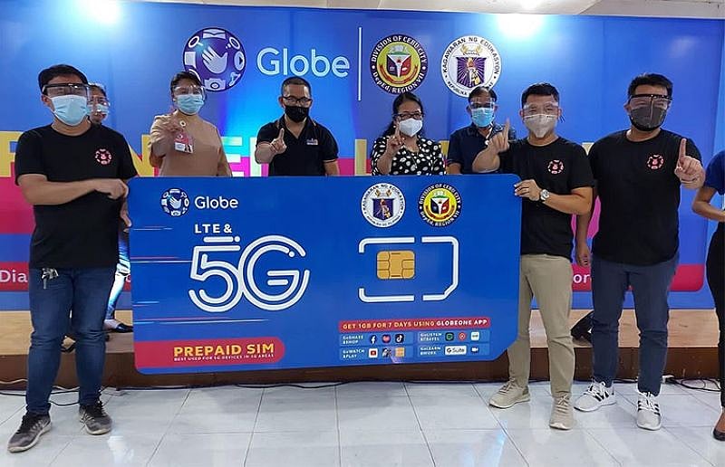 Globe gives free SIM cards to students